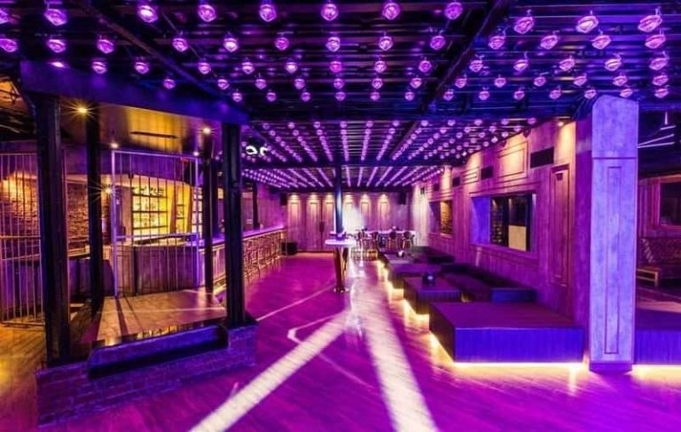 18 Best Pubs in Mumbai For A Night of Drinks & Laughter – Treebo Blog