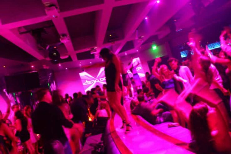 20 of the Happening Pubs and Nightclubs Around Delhi! - Treebo Blog