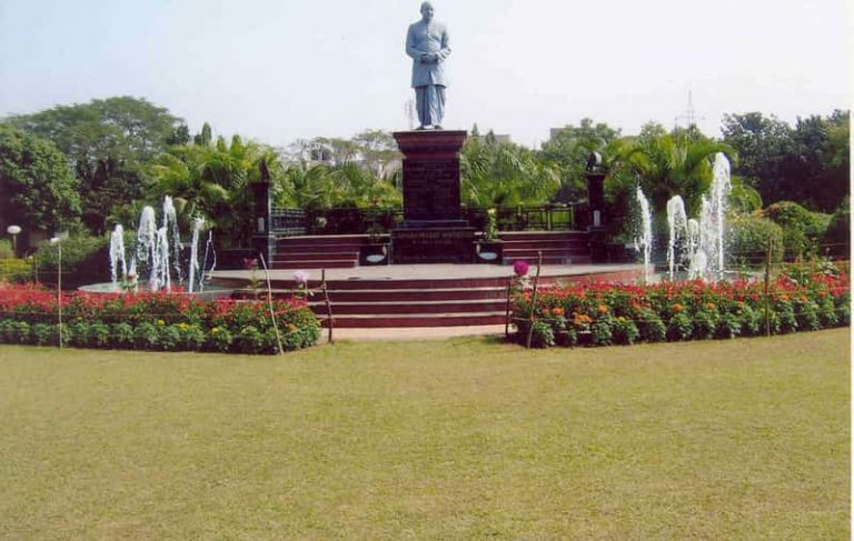 VISIT A PARK IN DELHI: EXPLORE GREEN TRANQUILITY AMIDST THE BOOMING ...