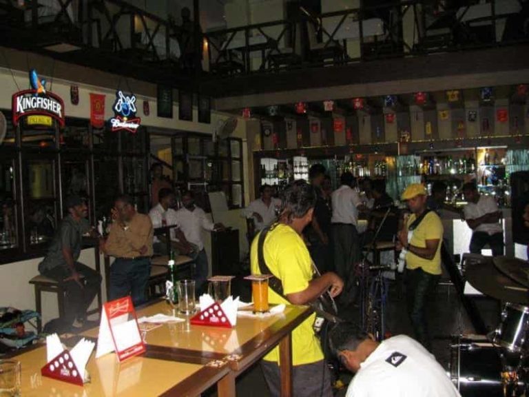 14 Famous Pubs In Goa For An Stellar Evening - Treebo Blog
