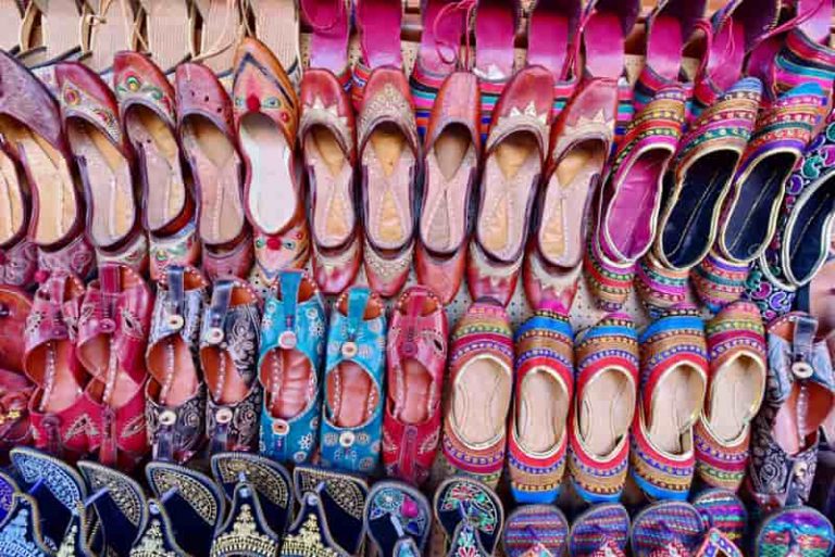 10 ‘Get your hands on’ Jaipur Handicrafts to Pick from - Treebo Blog
