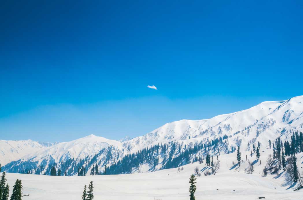Experience Snowfall in Kashmir - Admire the white draping of the hills ... Experience Snowfall in Kashmir - Admire the white draping of the hills ...