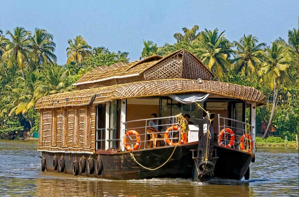 Sailing with Serenity: Top 10 Houseboat Destinations in India – Treebo Blog