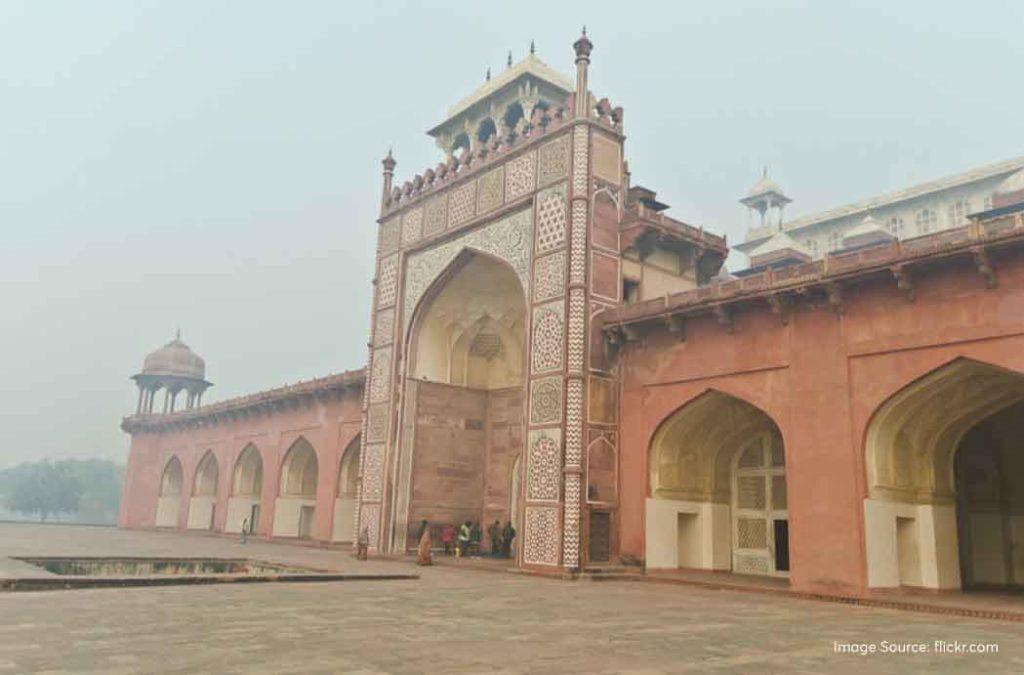 Forts in Agra: Witnessing the Long-Lost Glory of the Mughals - Treebo Blog